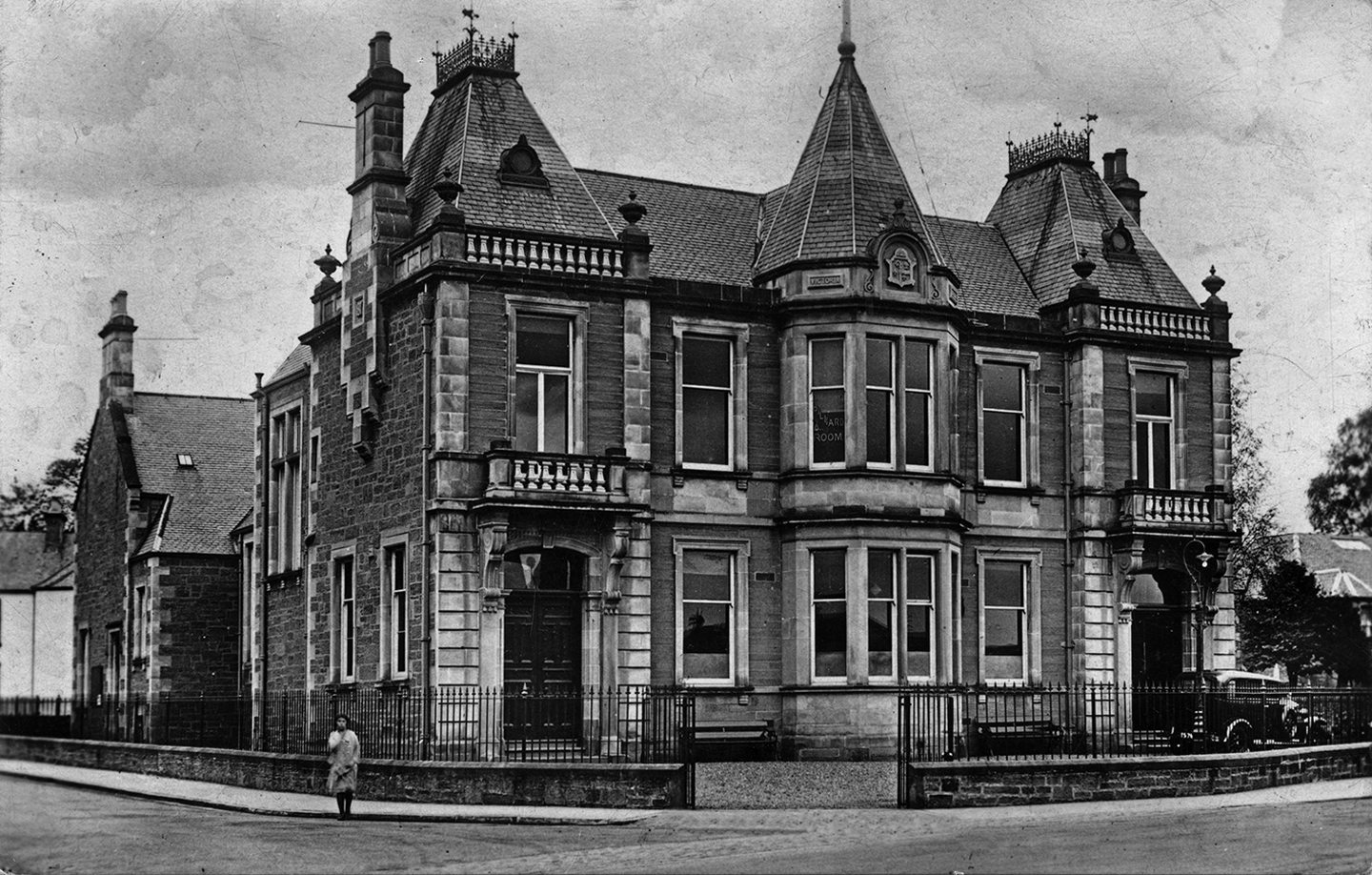 Pictures shed new light on history of Old Coupar Angus