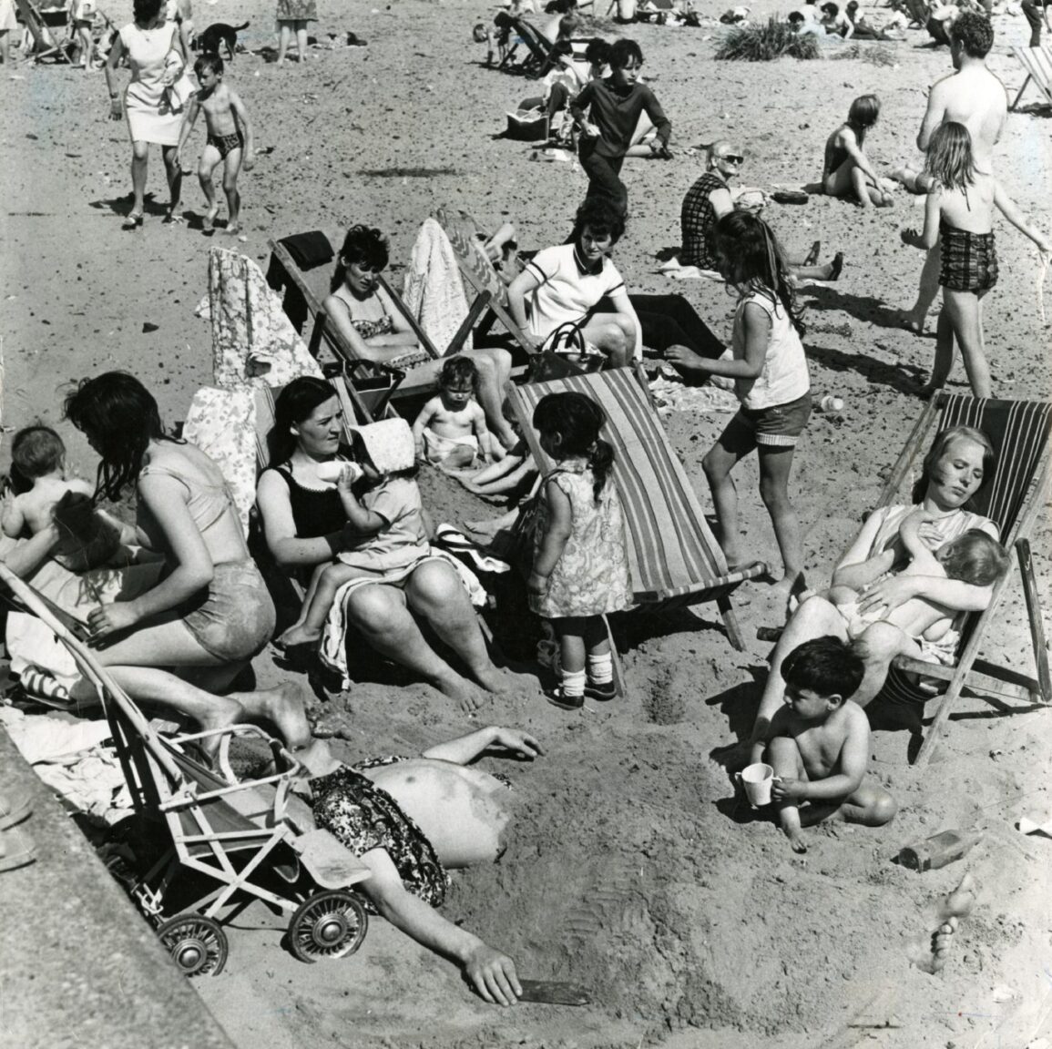 Photos capture people and places in Broughty Ferry in the 1970s - The ...