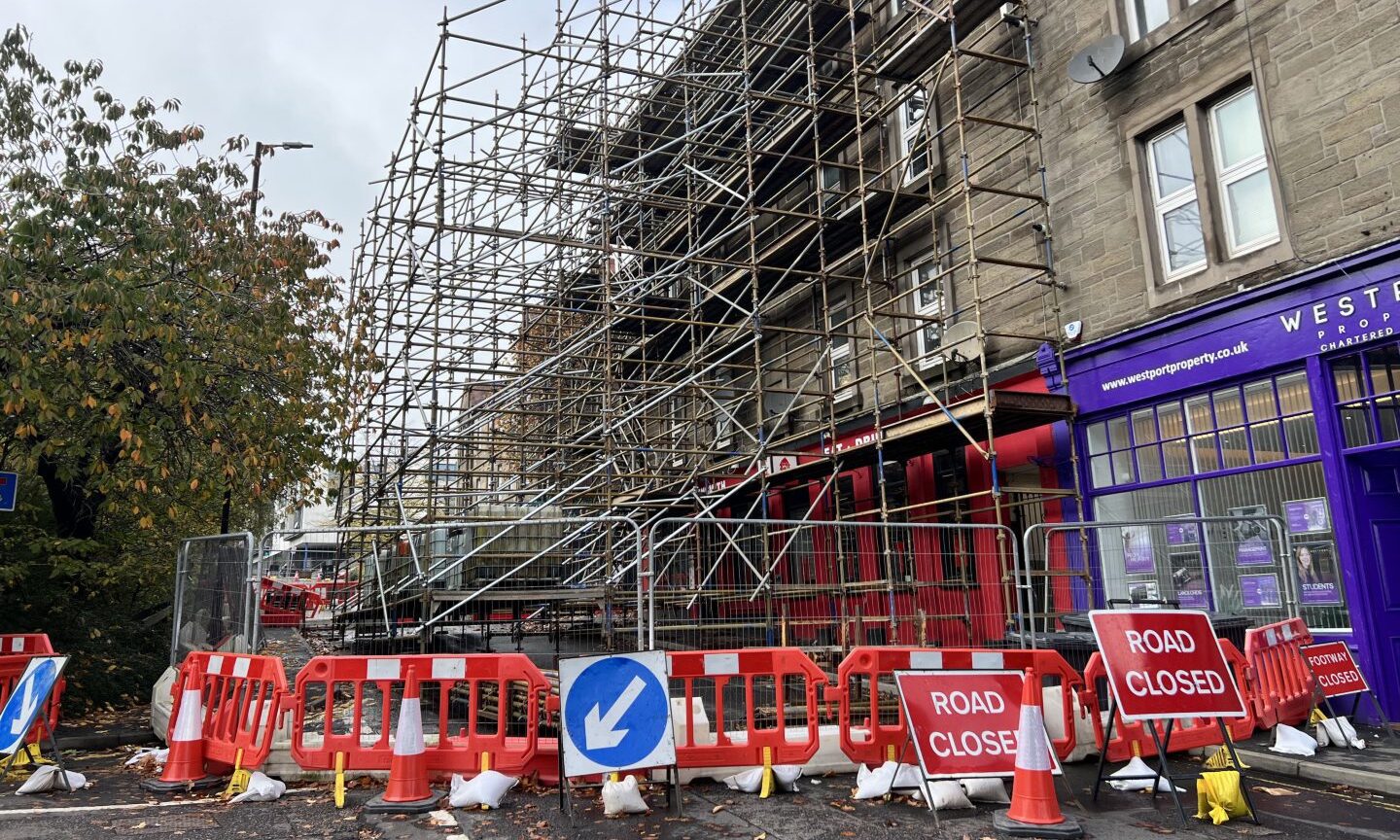 Huge scaffold erected to stop collapse of Dundee 'bulge' building