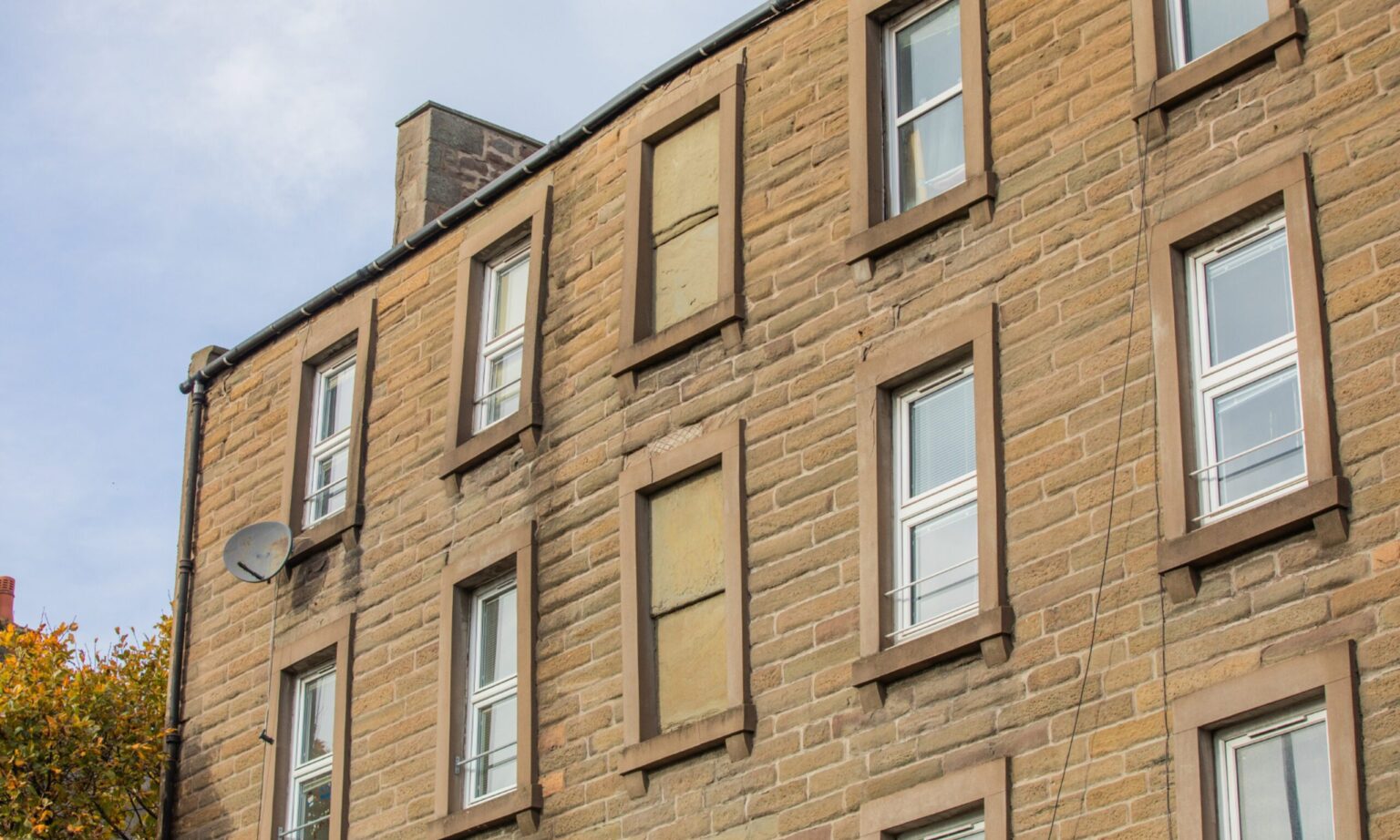Dundee flats evacuated and pub closed after building emergency