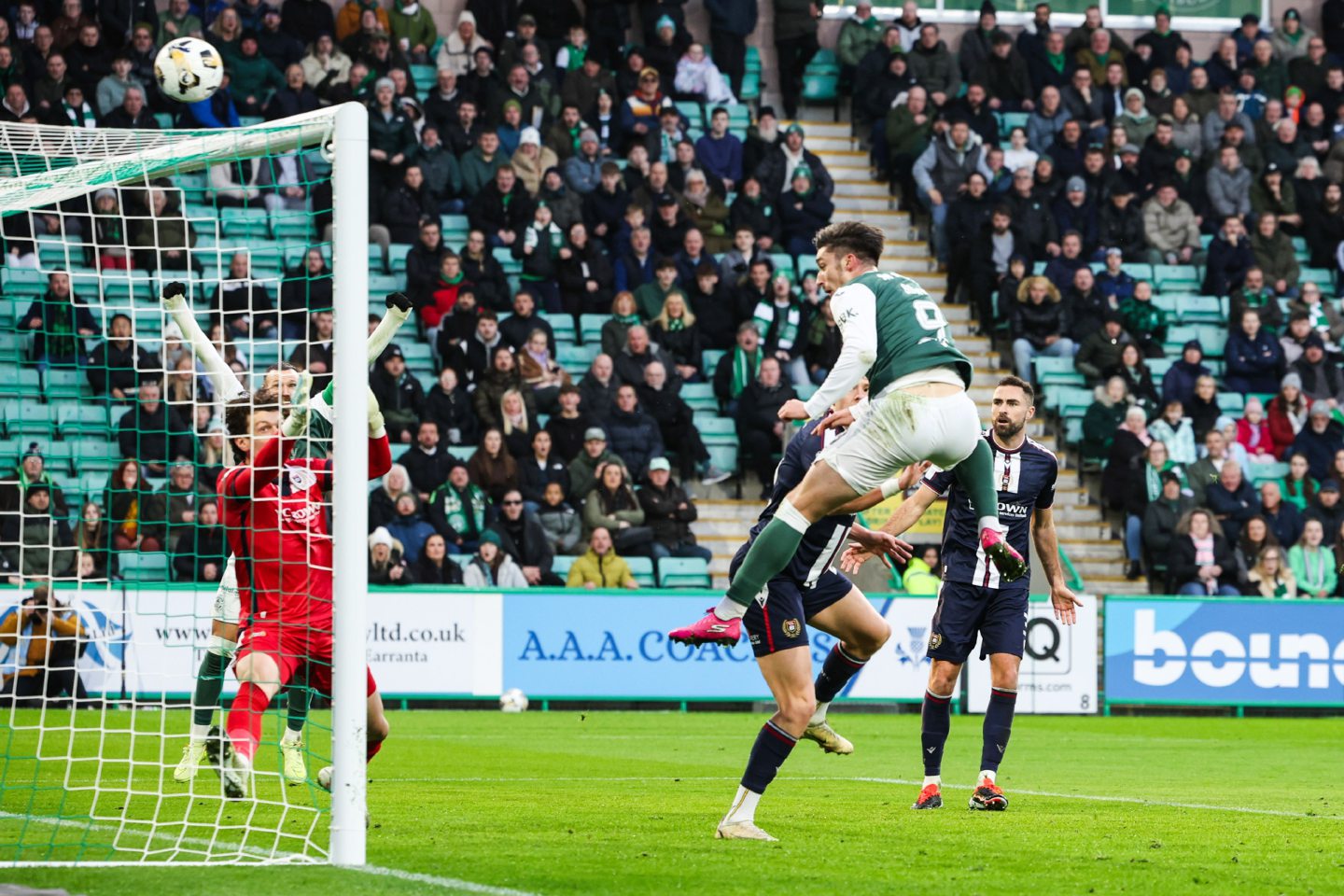 Live updates: Dundee face daunting Hibs test