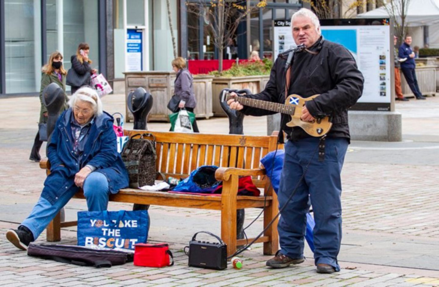 Eric Gudmunsen: Dundee busker on 'psychosis' in city centre