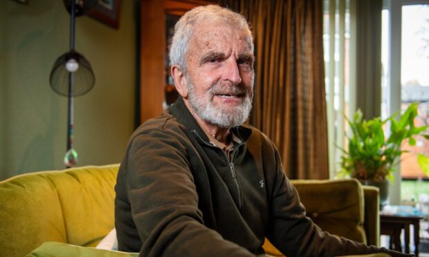 Dundee runner had no symptoms before bowel cancer diagnosis