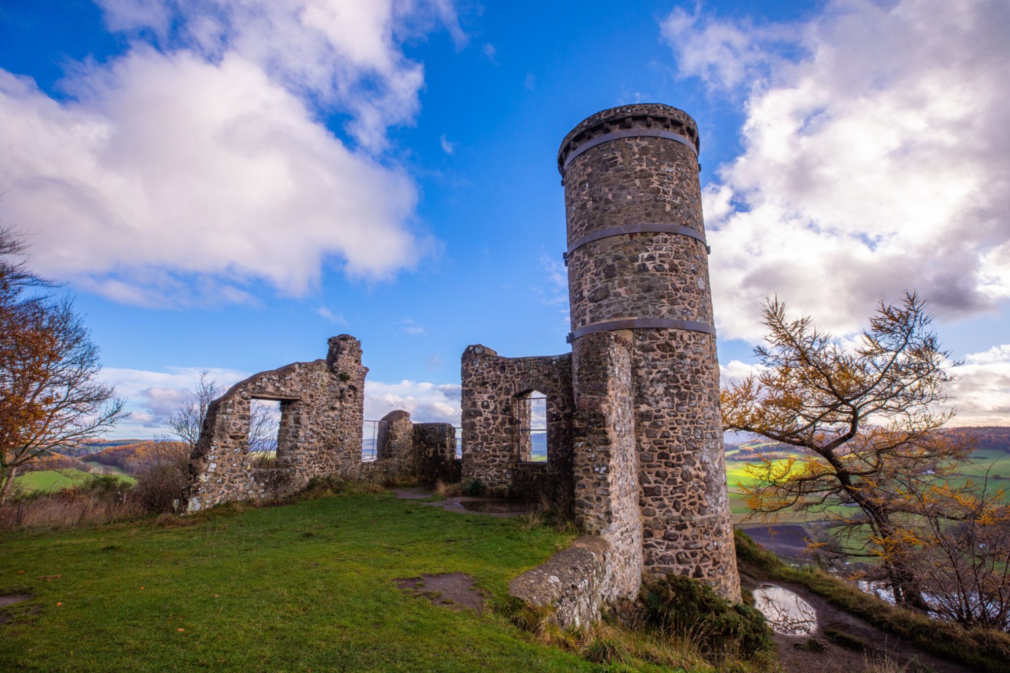 Kinnoull Hill Perthshire walk: scenic trails to the summit