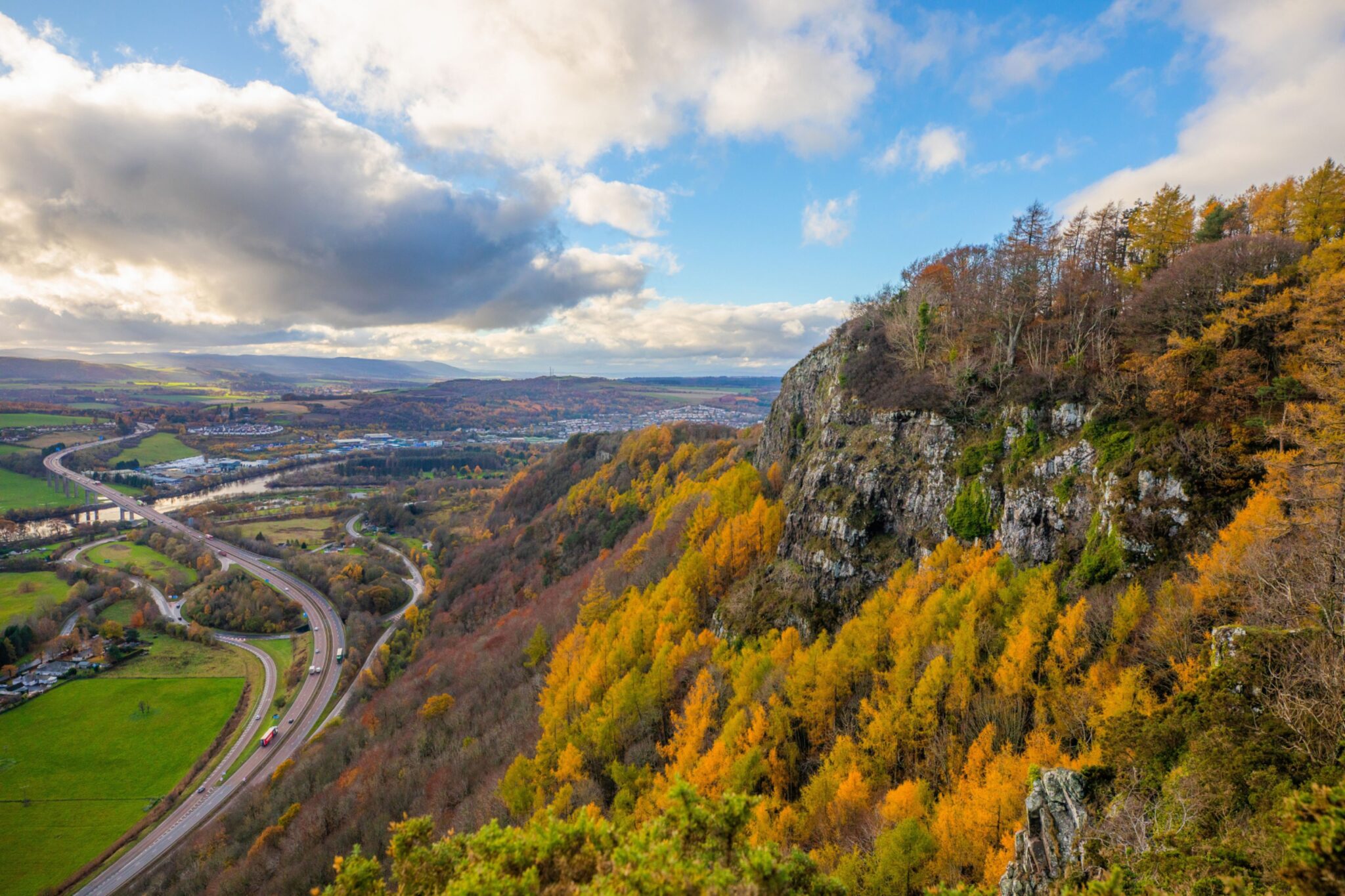 Kinnoull Hill Perthshire walk: scenic trails to the summit