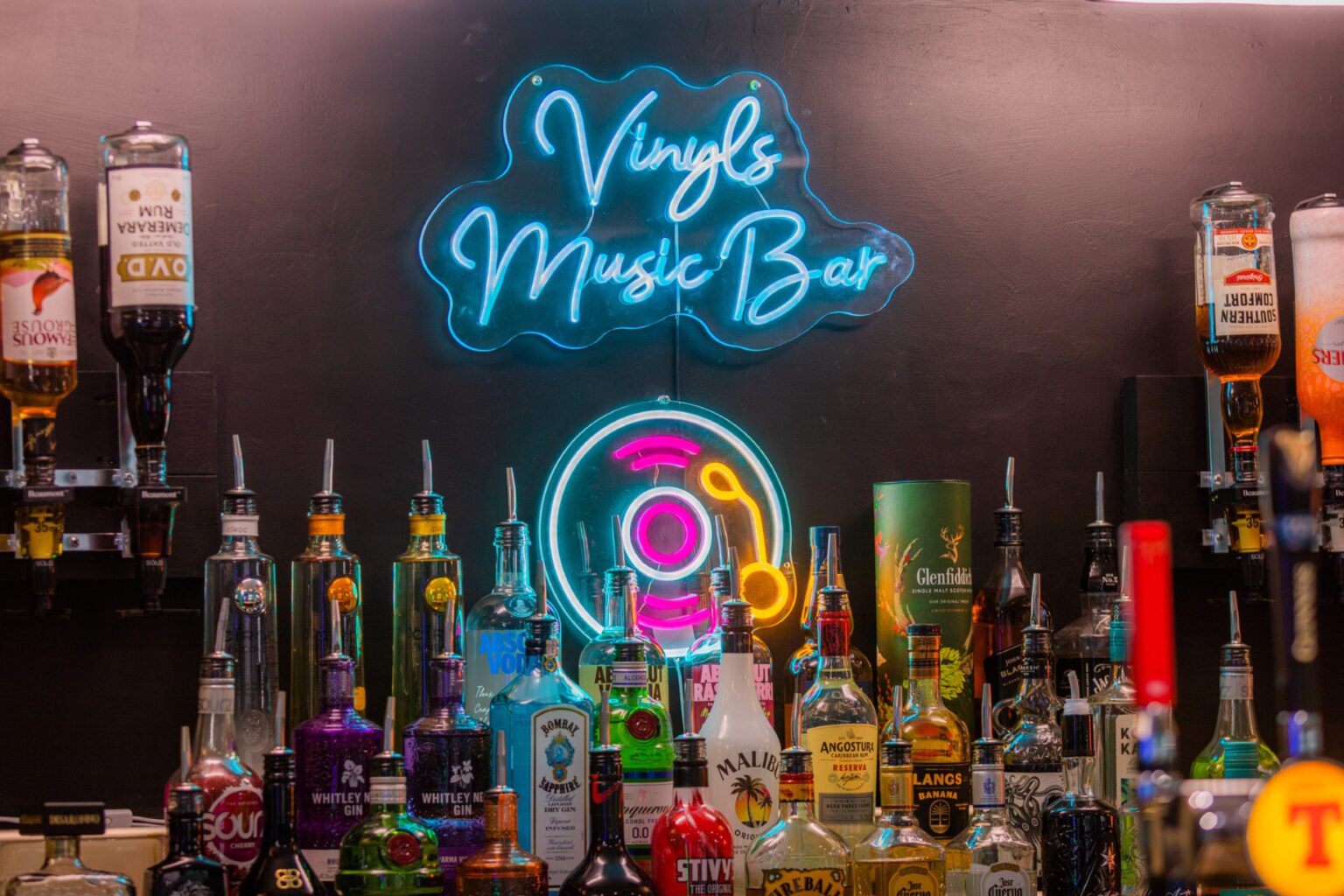 Dundee couple launch Vinyls Music Bar in empty former restaurant