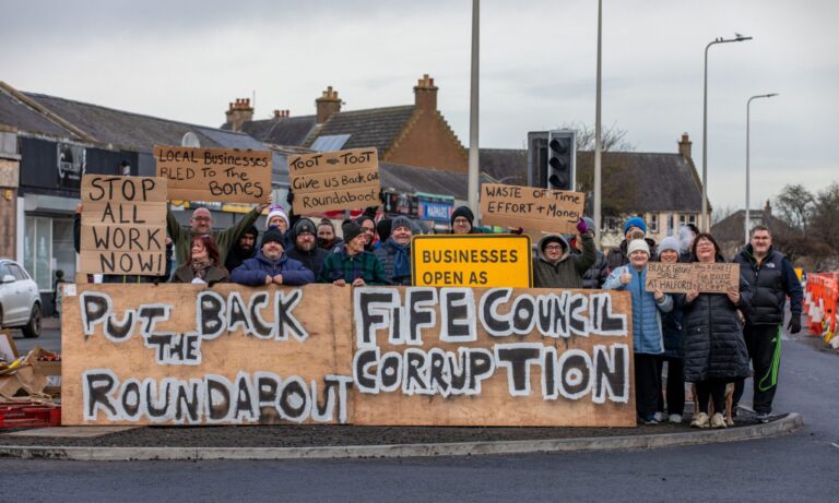 Methil active travel protesters paint their own roundabout