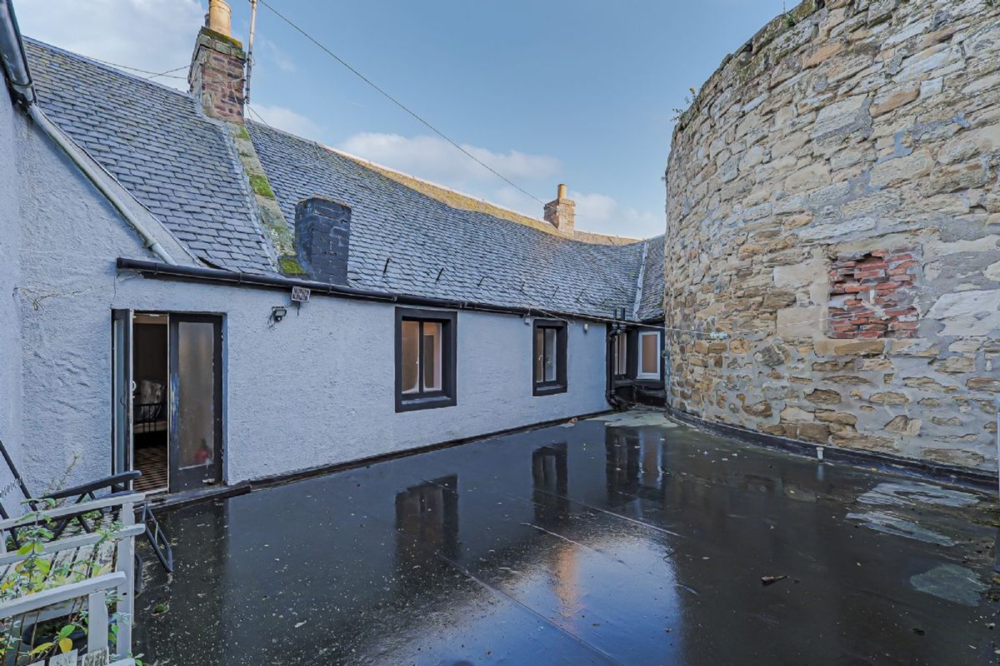 Former Cupar Arms Hotel for sale after closing down