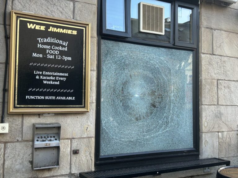 Window smashed at Wee Jimmies Bar in Cowdenbeath