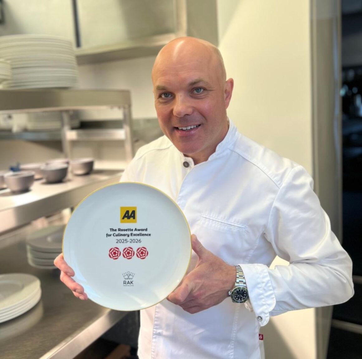 Why does Angus chef Garry Watson work alone?