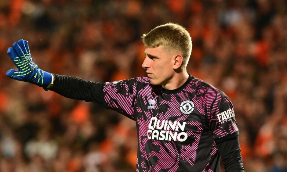 Yevhenii Kucherenko: Dundee United keeper makes Greek move