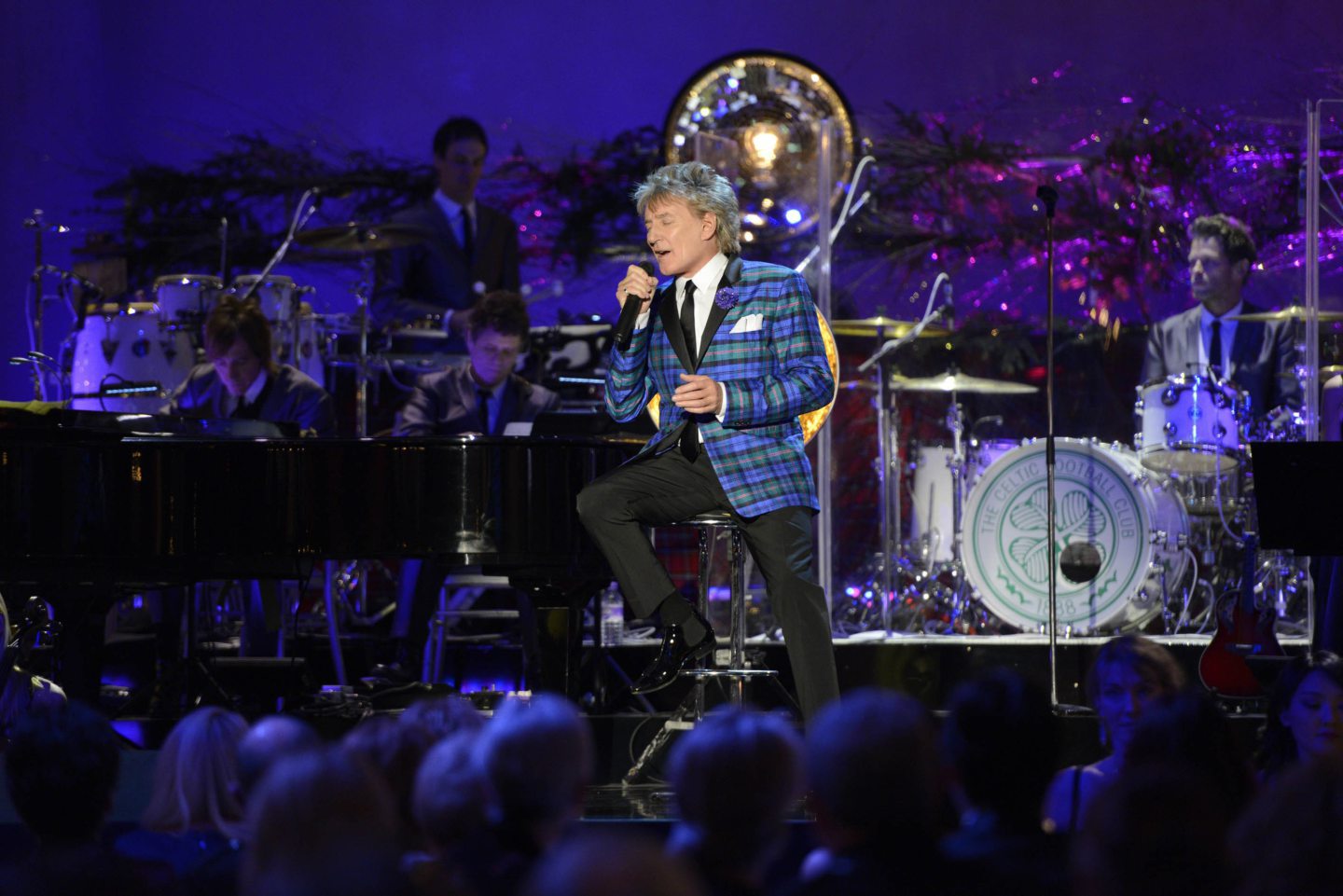 Rod Stewart rocked Stirling Castle in Christmas special with Kylie