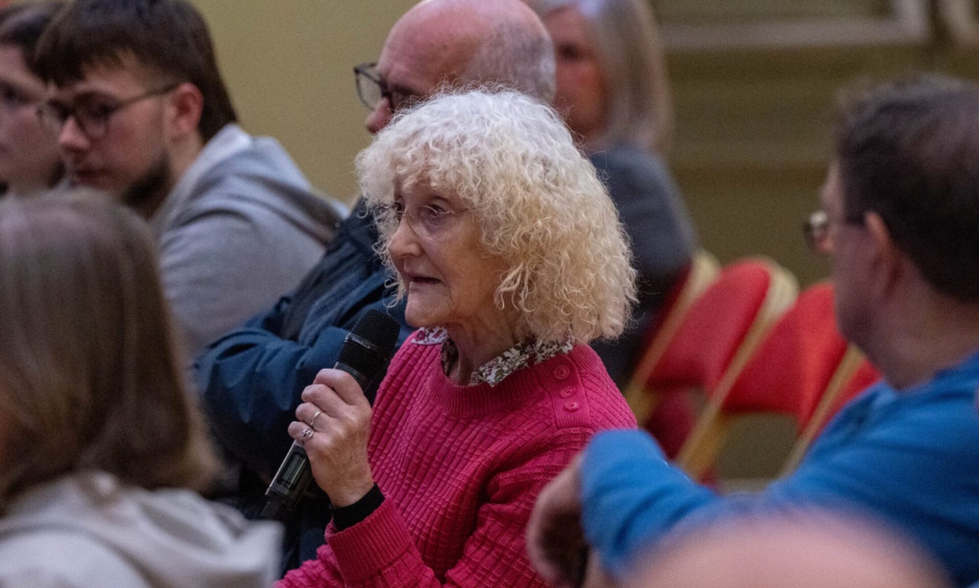 X10 bus Stirling: Anger over 'disgraceful' rural service cut threat