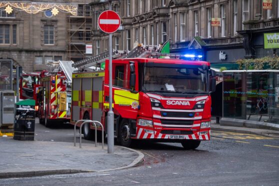 Bin fires spark major incident in Dundee as streets closed off