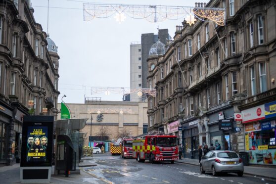 Bin fires spark major incident in Dundee as streets closed off