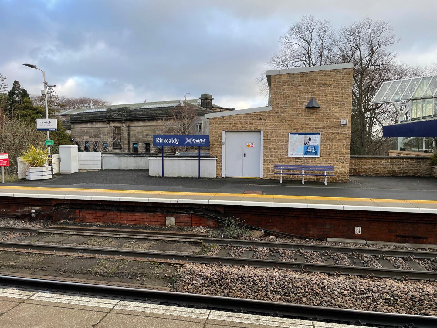 Dundee-bound train kiss sparked chaos as woman throttled