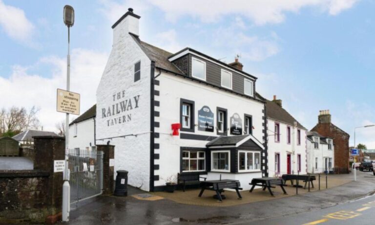 Pub and restaurant in Fife village of Strathmiglo up for sale
