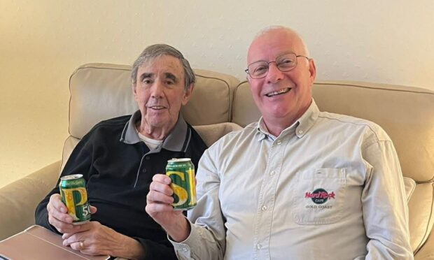 Arbroath man Peter Gould shares final pint with lifelong friend