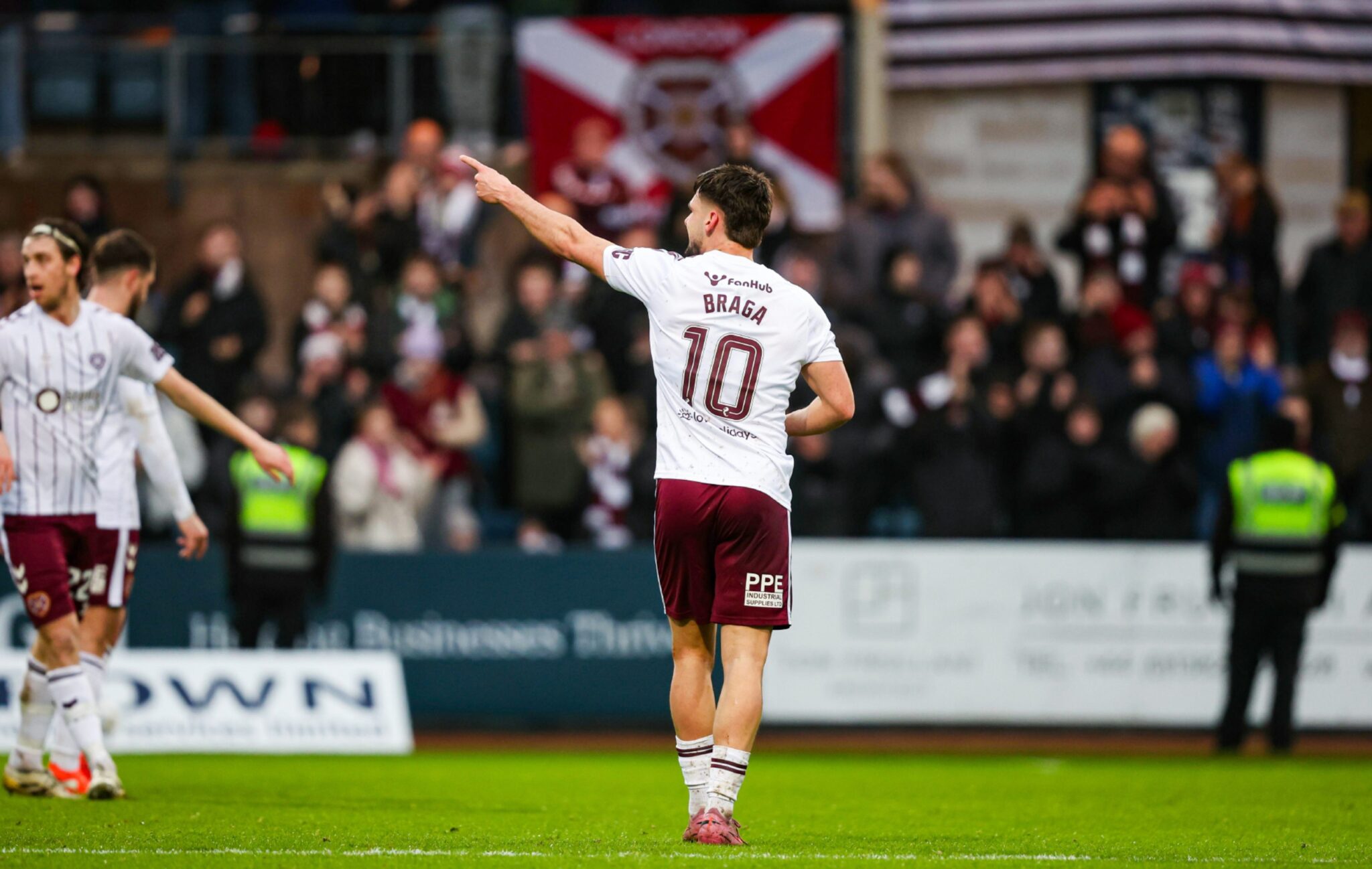 Dundee boss Steven Pressley curses Craig Gordon save v Hearts