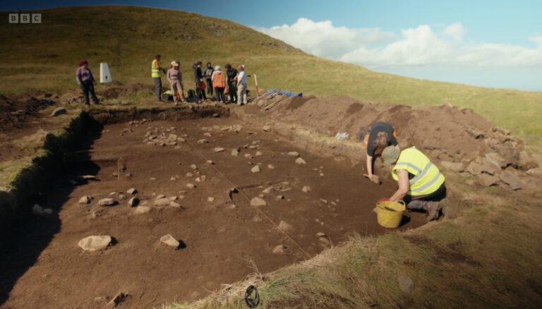 Digging for Britain: 20 buildings from 4th century found in Fife hill