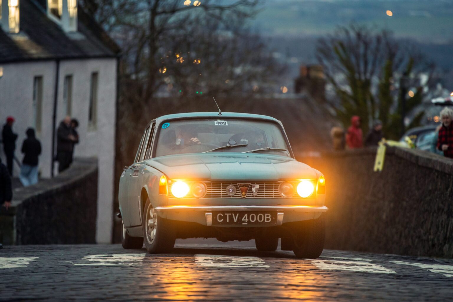 Monte Carlo rally brings classic cars to Stirling Castle