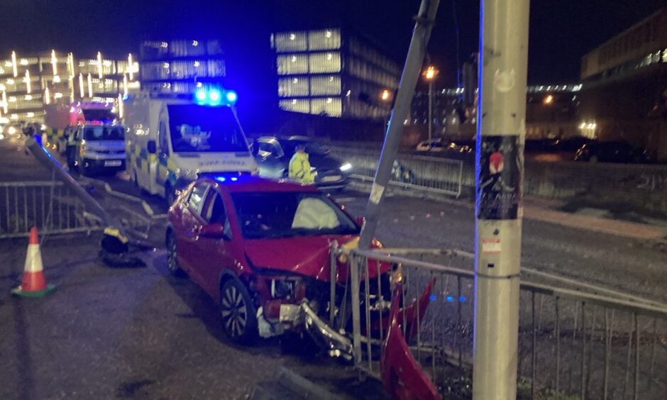 Car crashes into traffic light on busy Dundee street during rush hour