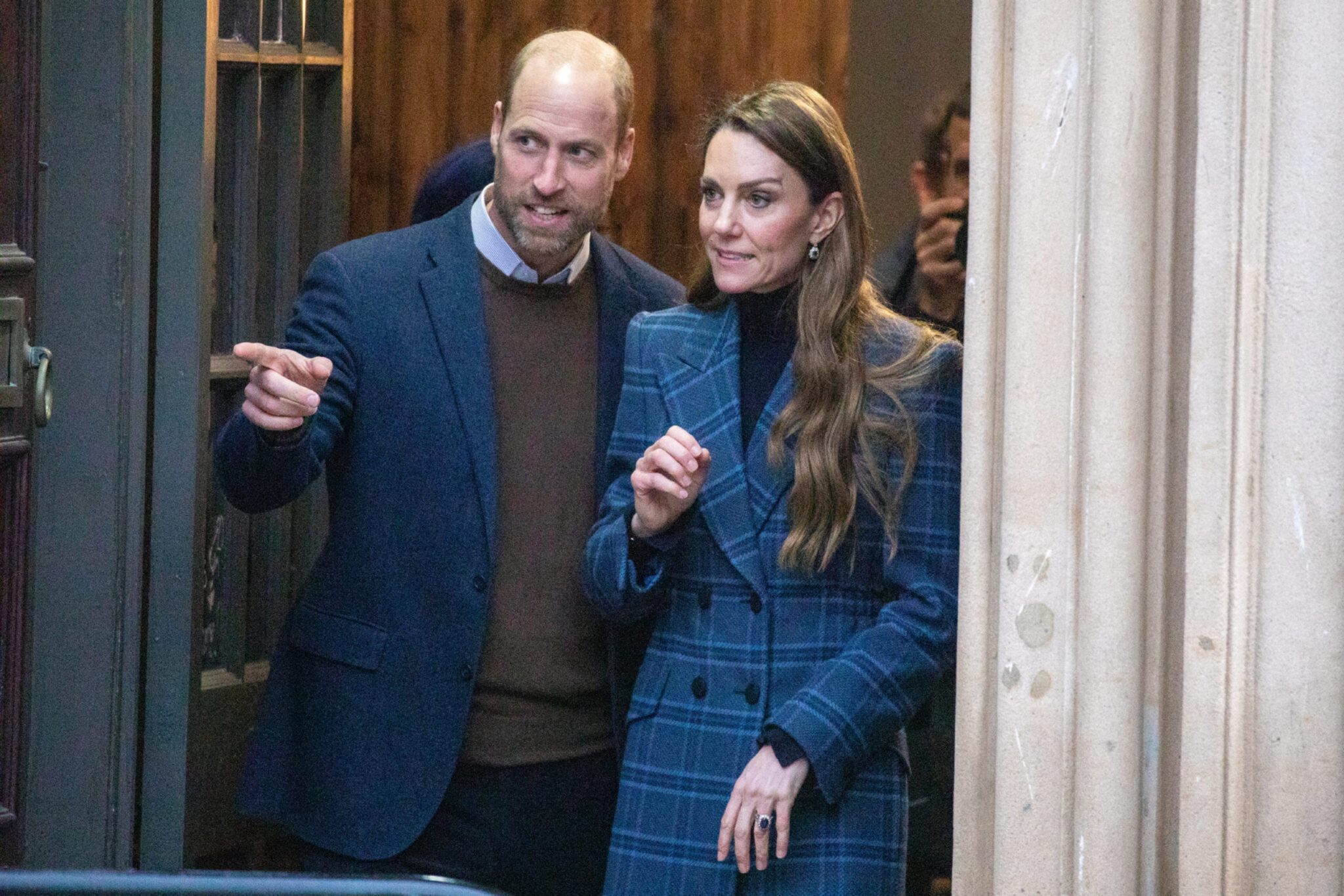 VIDEO: William and Kate meet crowds in Stirling