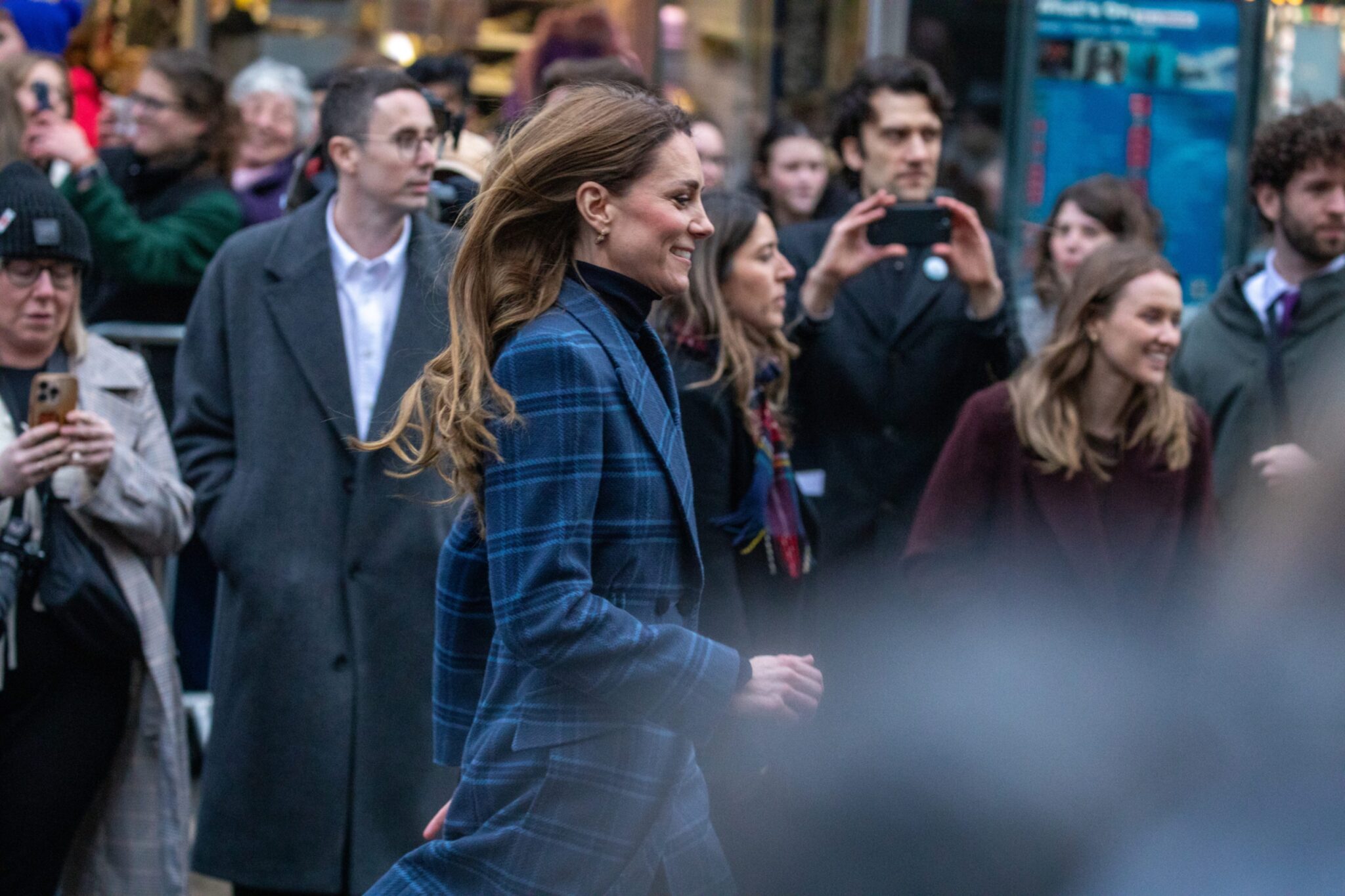 VIDEO: William and Kate meet crowds in Stirling