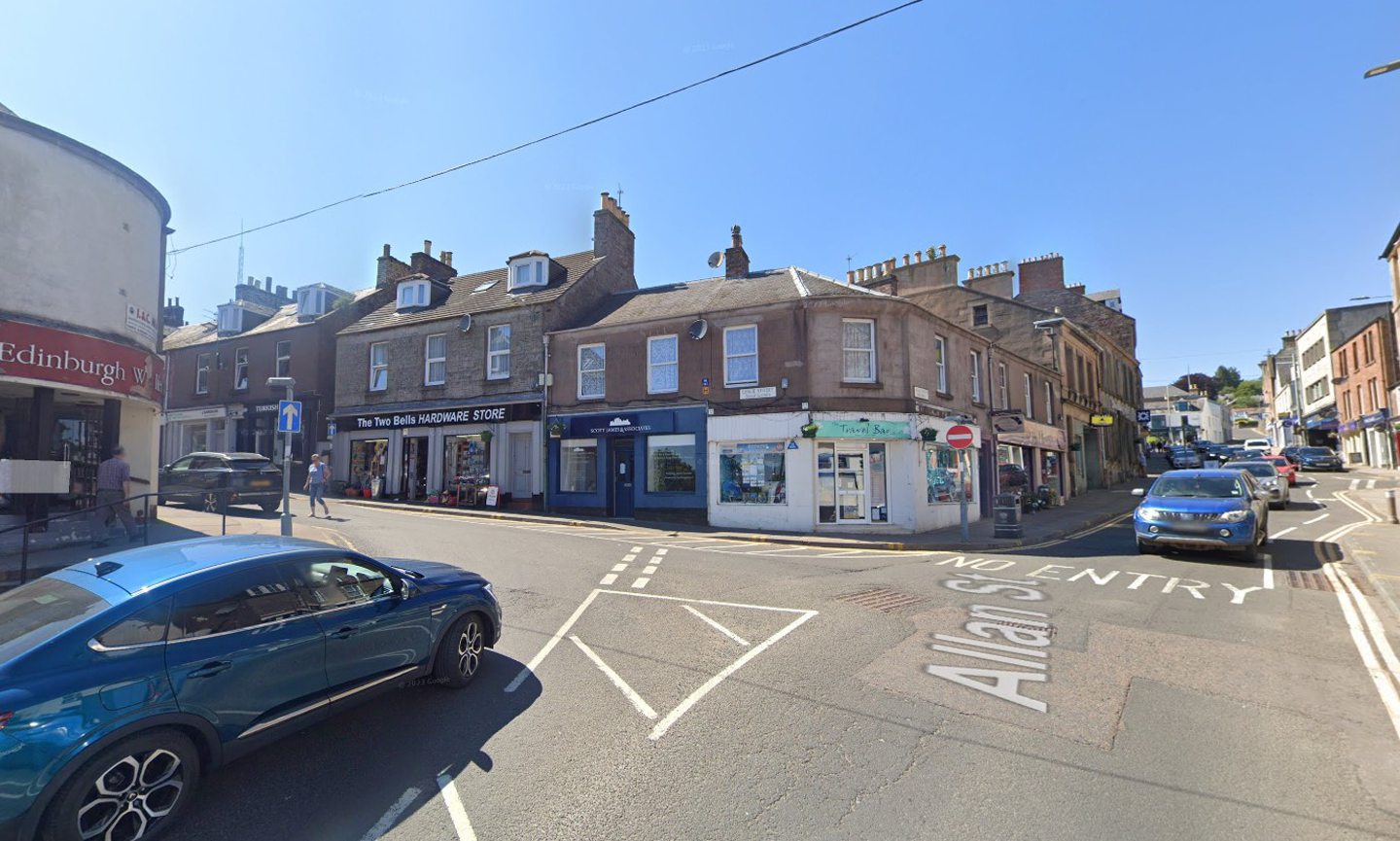 Tech boss blames sun blindness for Blairgowrie crash