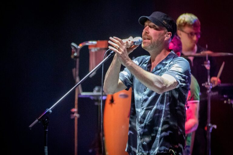 Runrig tribute rocks Alhambra Theatre in Dunfermline