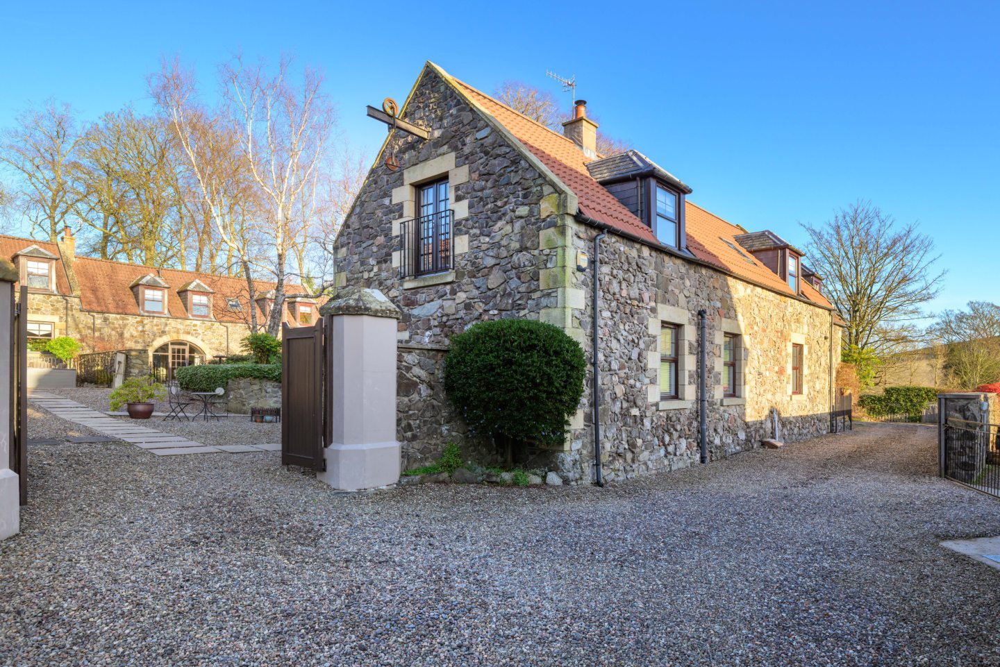 Berryhill Steading: lochside living near Newburgh