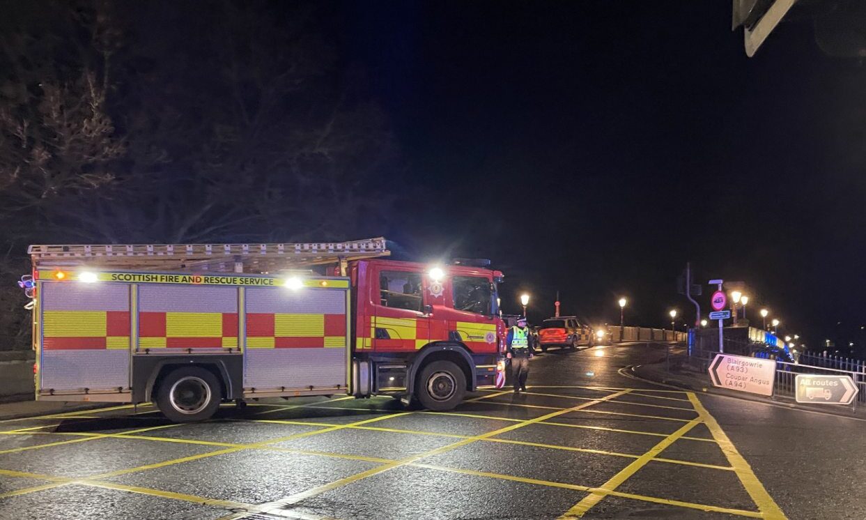Major emergency response to 'police incident' on River Tay in Perth
