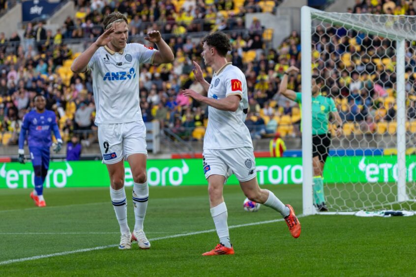 Dundee United launch Jesse Randall pre-contract transfer bid