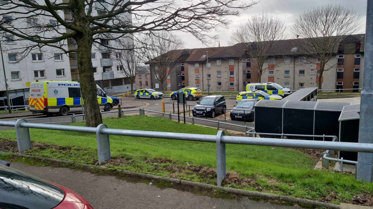 Riot cops swoop on Bonnethill Court in Dundee | The Courier
