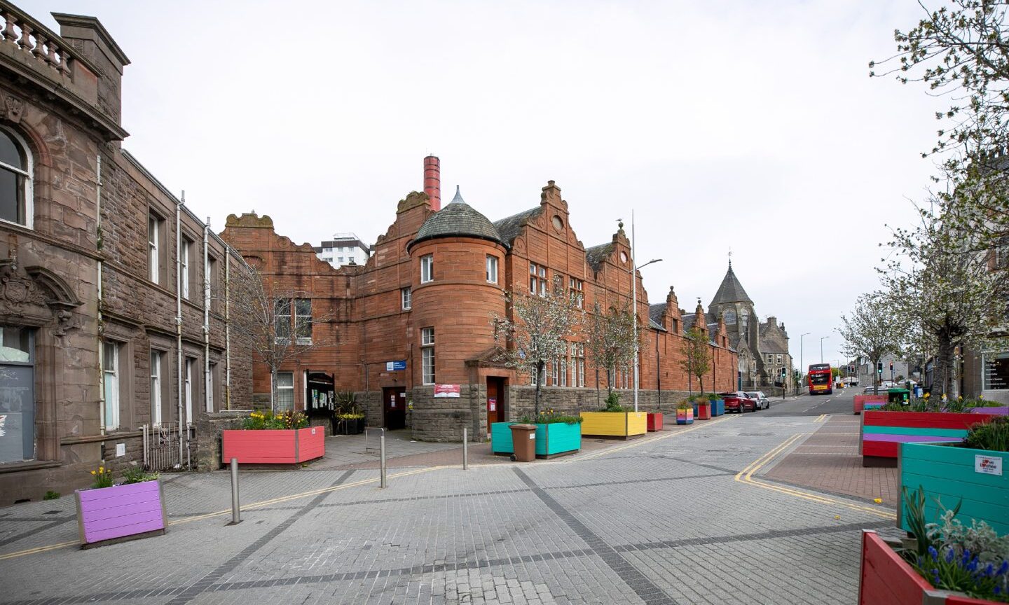 Police called to Lochee library after staff 'threatened'