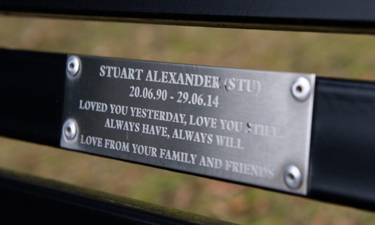 Who was Stuart 'Stu' Alexander, remembered on Balgay bench?