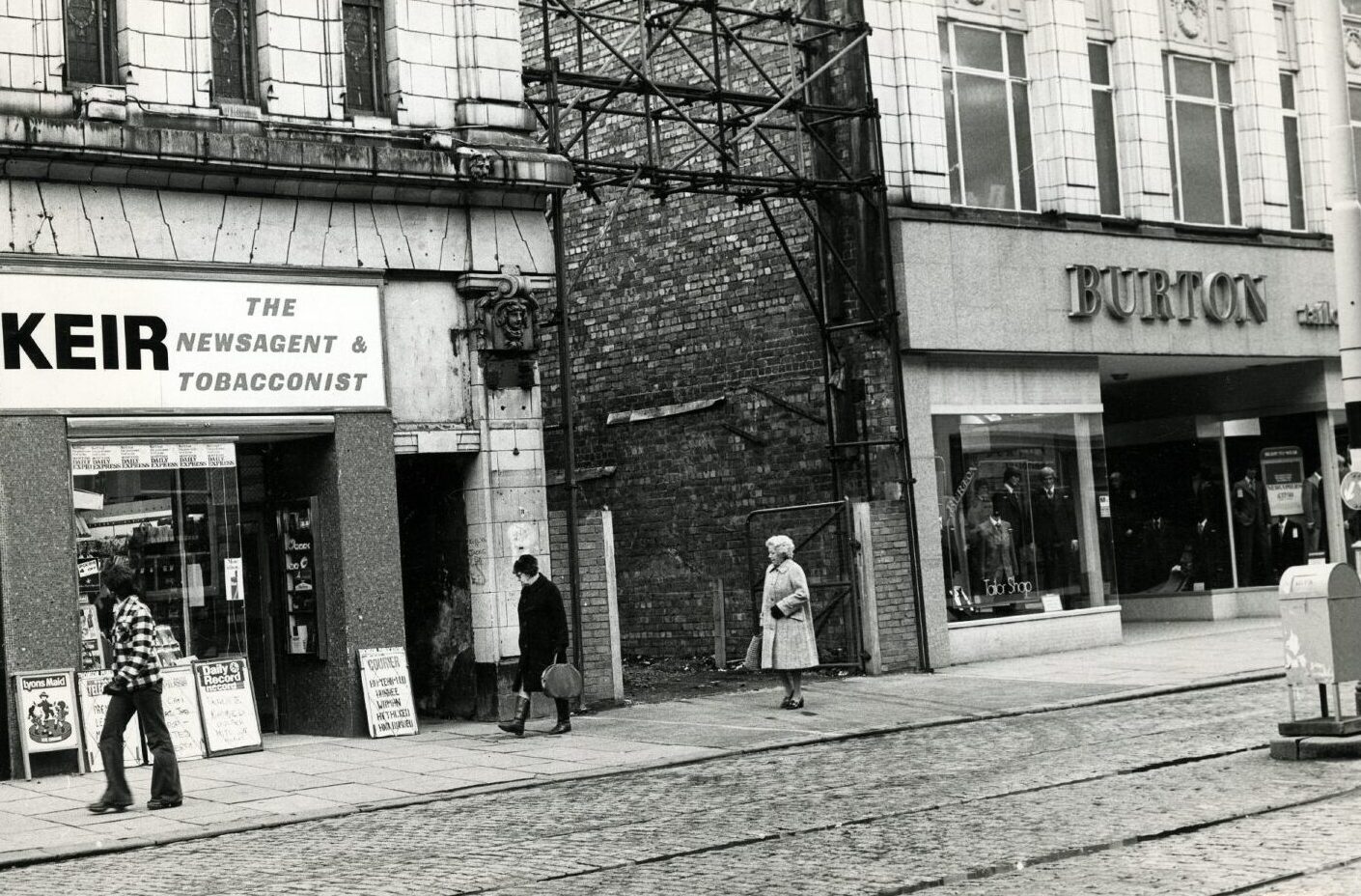 Photos capture changes to Dundee's Murraygate in 70s and 80s