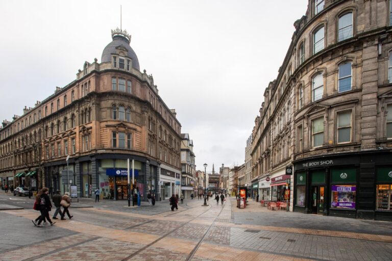 Nearly 200 Dundee vape shops on register with out-of-date information