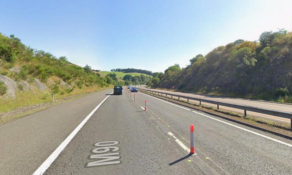 M90 shut near Bridge of Earn after crash involving six cars