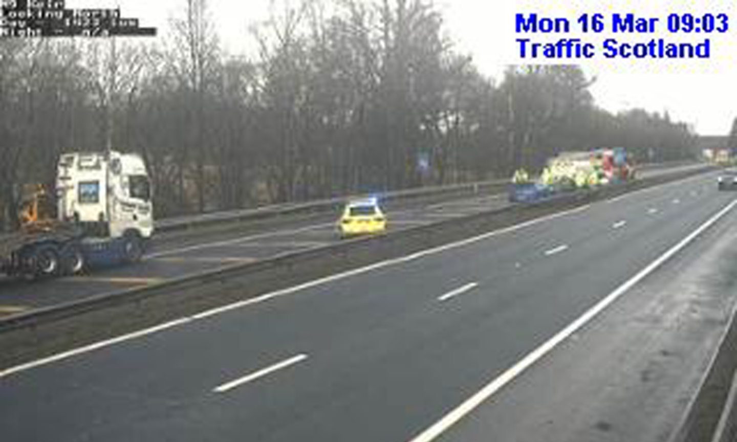 Delays on M9 near Stirling after crash shuts road