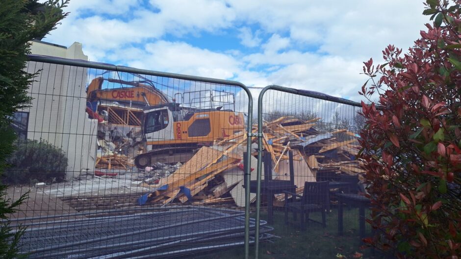 VIDEO: Stirling Premier Inn restaurant demolition begins