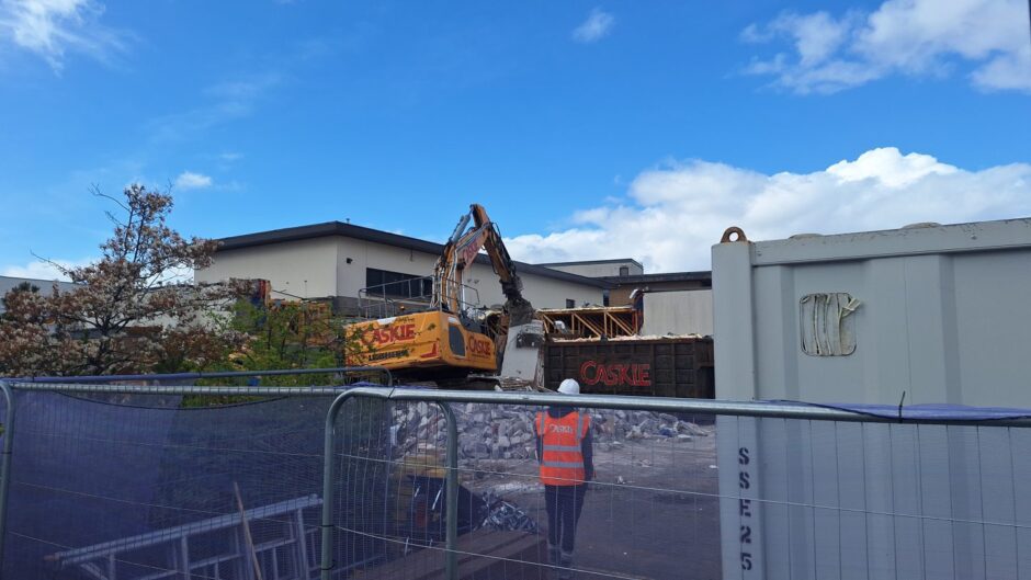 VIDEO: Stirling Premier Inn restaurant demolition begins