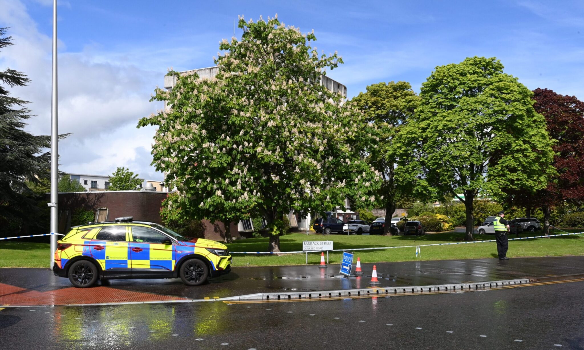 Police cordon off Perth headquarters due to 'possible' explosive