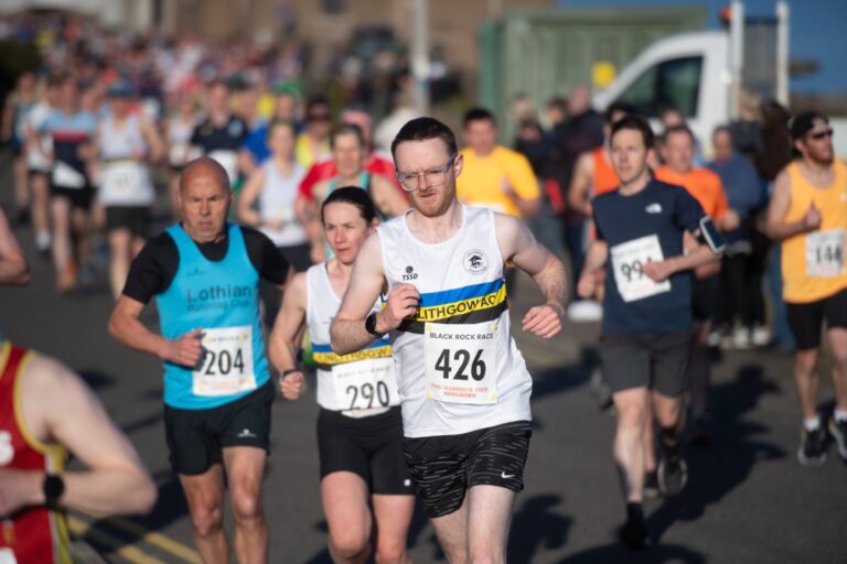 Black rock 5 race draws runners to Kinghorn beach course