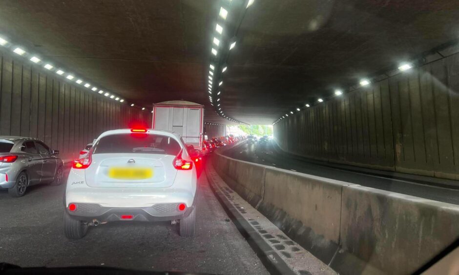 Dundee driver takes 20 minutes to travel half-a-mile amid delays