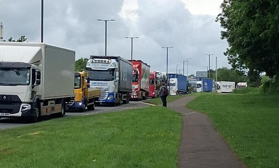 'Huge' queues on A90 in Dundee as car crashes onto roof