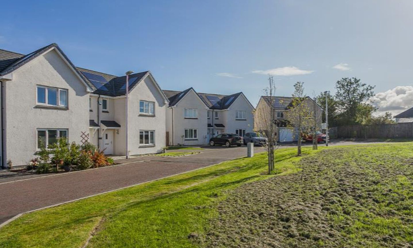 Masked men steal car from Kinross