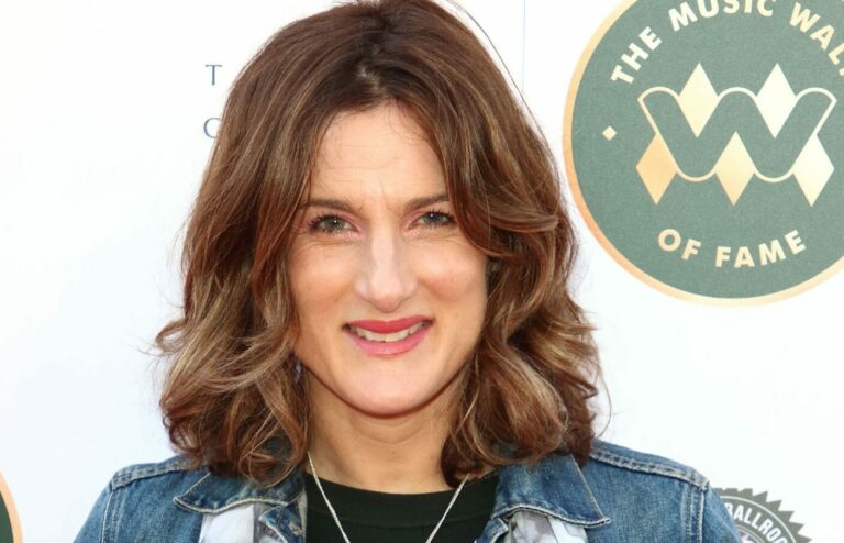 Radio 6 Music DJ Nemone Metaxas on how music is tuned into the rhythm ...