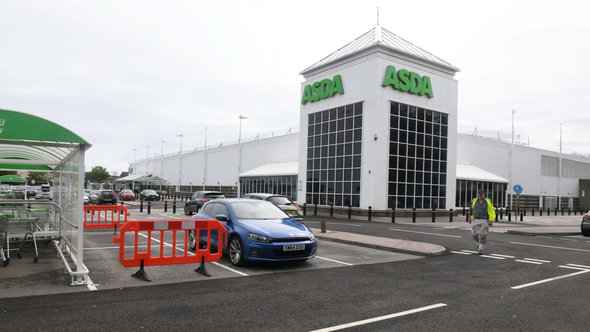 Three Asda Portlethen colleagues work alongside their mums