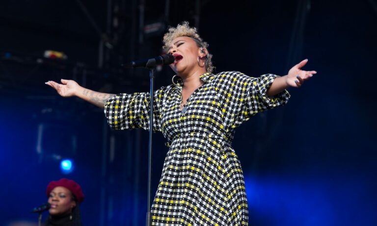 North-east singer Emeli Sande pays tribute to the Queen
